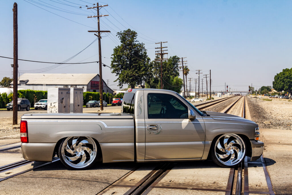 Strada Street Classics Retro 6 on a Chevy Silverado – Strada Wheels