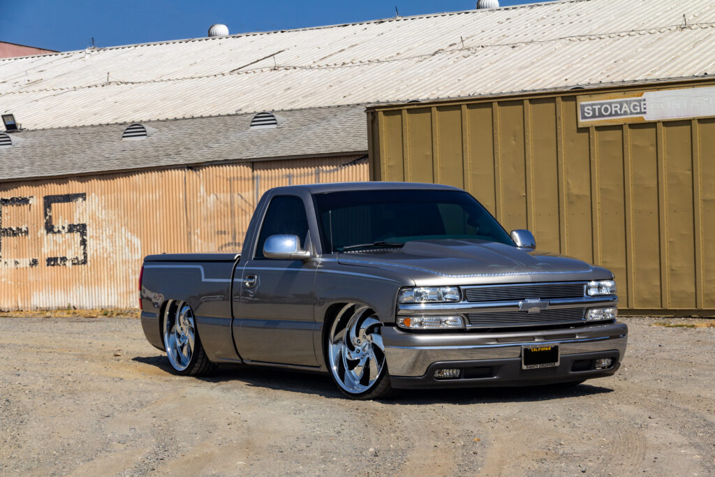 Strada Street Classics Retro 6 on a Chevy Silverado – Strada Wheels