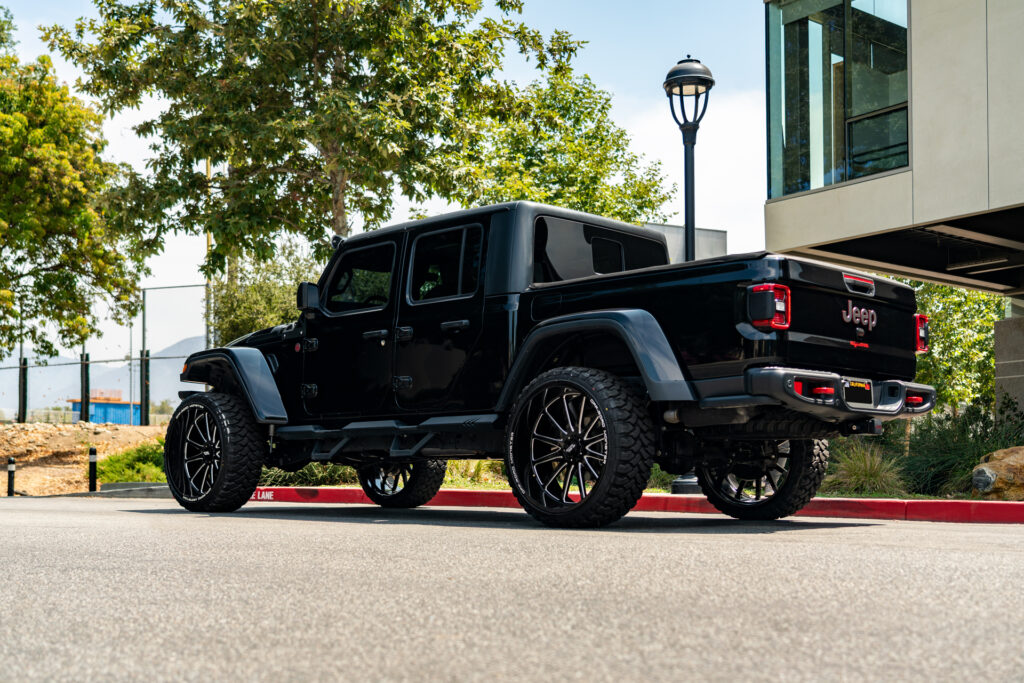 26×12 M26 – OffRoad Monster Wheels on a Jeep Gladiator – Strada Wheels